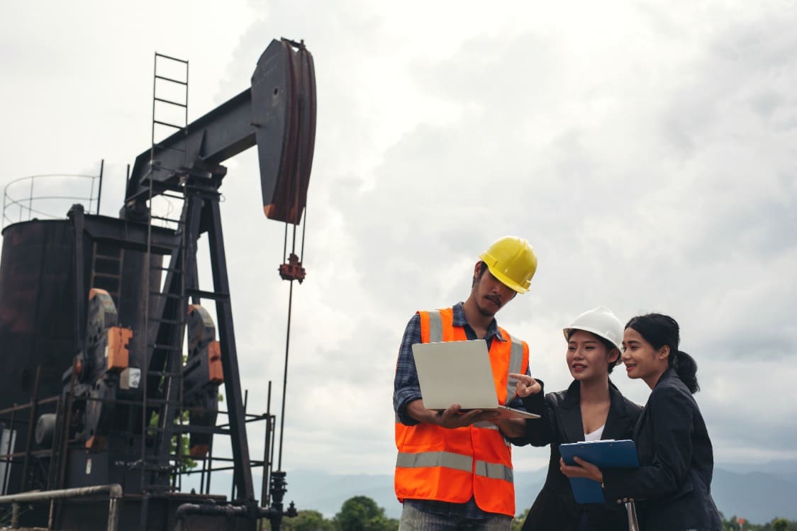 Maritime Training Courses in London | LMA Training
